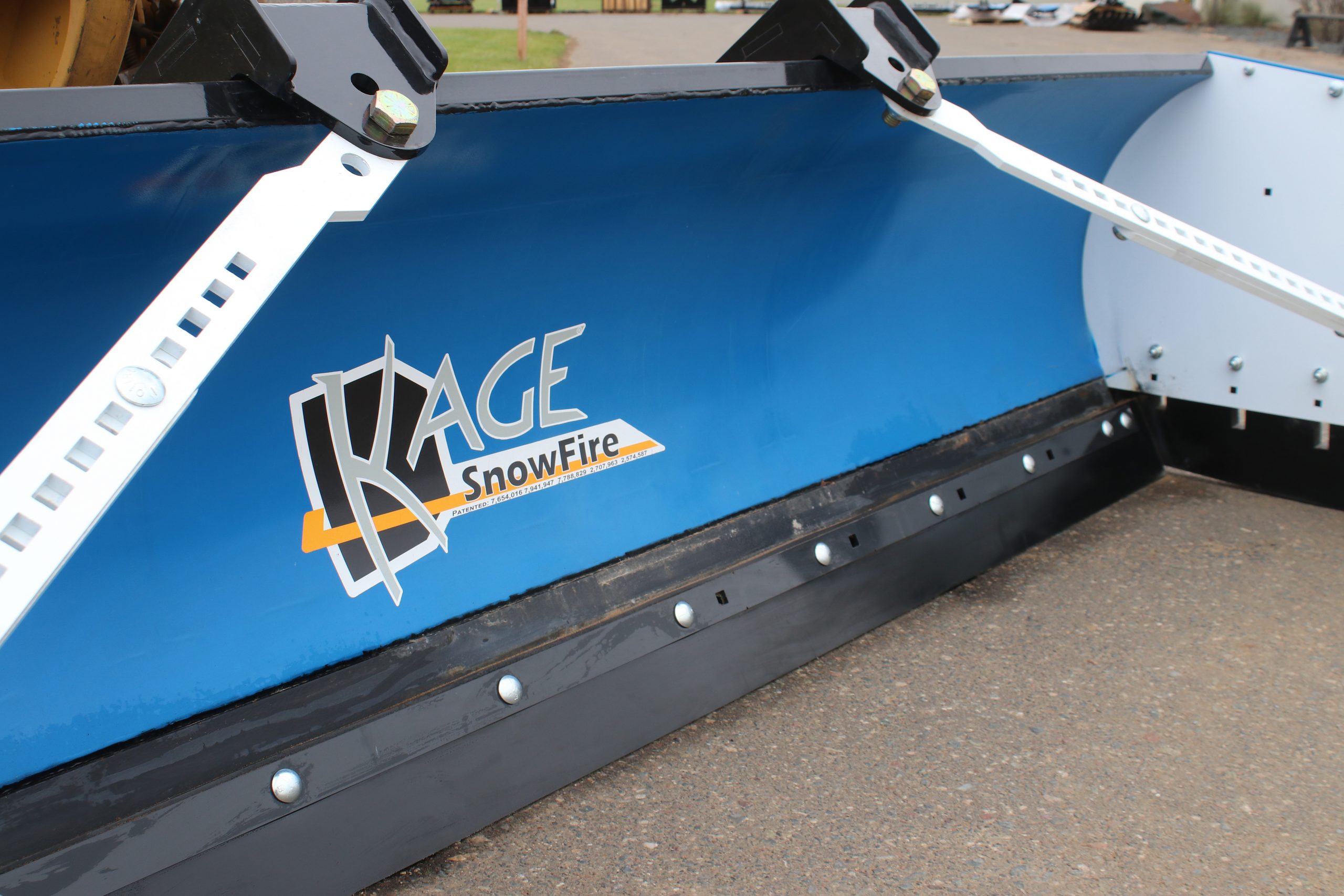 Comparing Different Types of Flex Edge Snow Plows